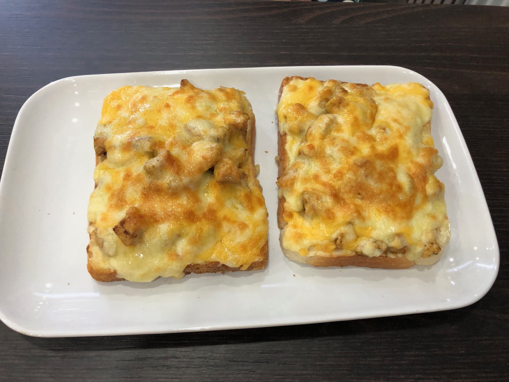 The Golden Crown Cafe – Cheesy Chicken on Toast – The Nottingham Food Blog